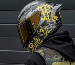 ソリッドカラー(単色)のヘルメットに飽きた？Ride Richのステッカーチューンがおすすめ！ | はじめてバイク